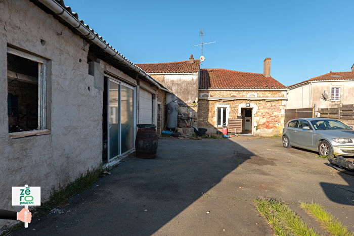 Maison à vendre - Saint-Martin-Lars-en-Sainte-Hermine - 7 pièces - 4 chambres