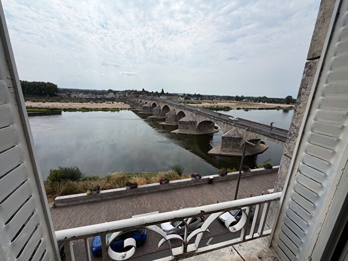 Gien, Centre-ville : Appartement 2 pièces à louer