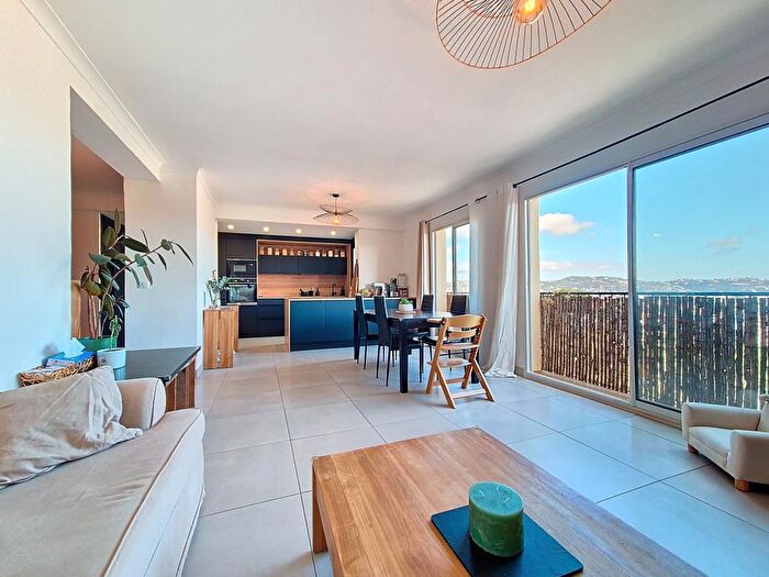 Appartement à vendre - Le Cannet, Aubarède - 3 pièces - 2 chambres