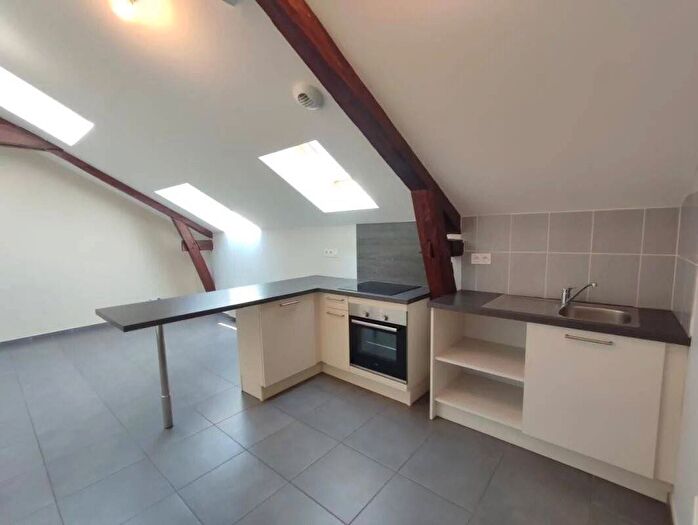 Appartement à louer - Bourgoin-Jallieu - 3 pièces - 2 chambres