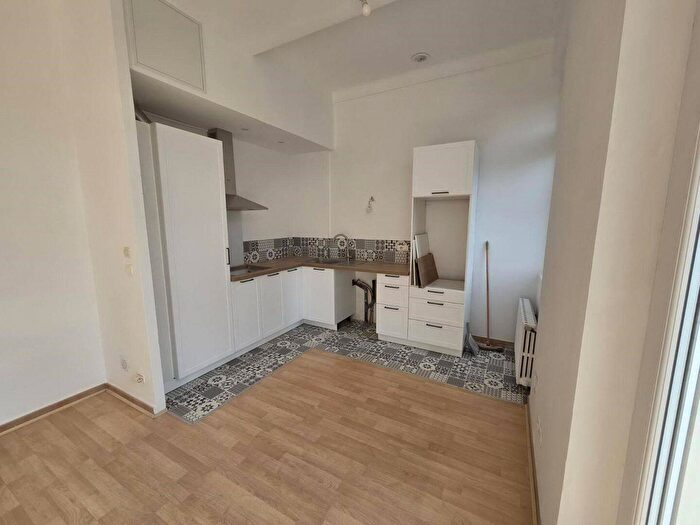 Appartement à louer - Centre Ville, Cavaillon - 3 pièces - 2 chambres