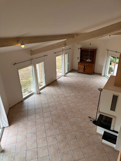 Maison à louer - Soulignac - 5 pièces - 4 chambres