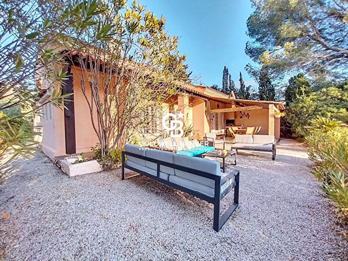 Maison à vendre - Fréjus, Gallieni - 7 pièces - 5 chambres