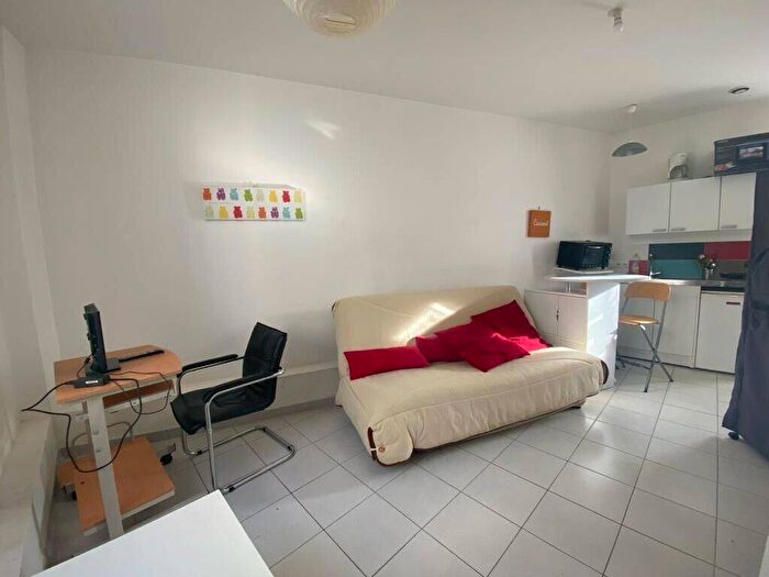 Appartement à louer - Rive de Seine Sud Est, Melun - 1 pièce