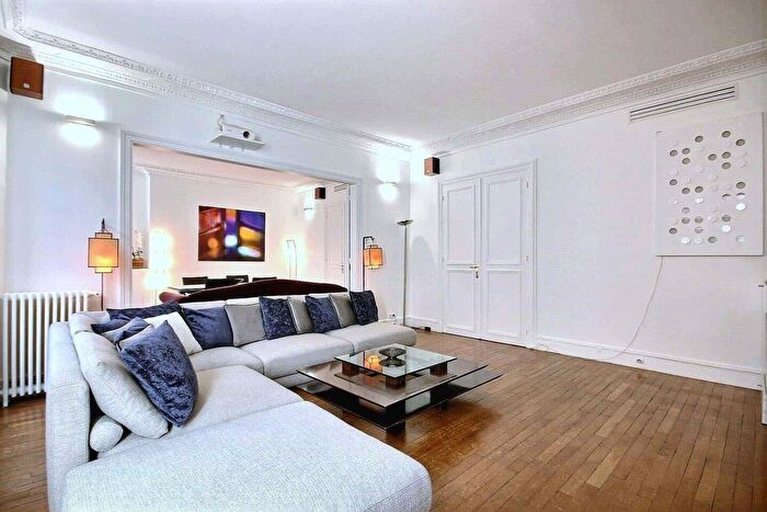 Appartement à louer - Hoche-Friedland, Paris ème arrondissement - 2 pièces - 2 chambres