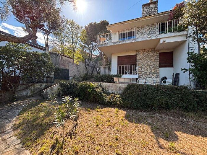 Maison à louer - Sud, Les Angles - 4 pièces - 3 chambres