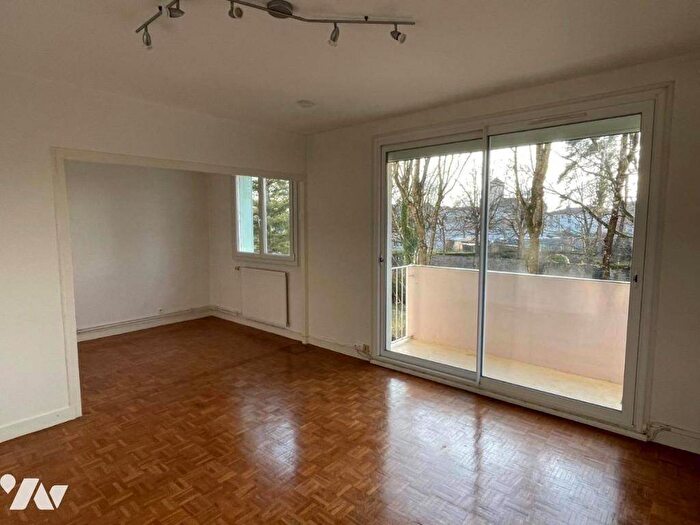 Appartement à louer - Dole - 4 pièces - 2 chambres