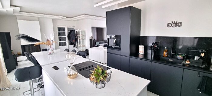 Appartement à vendre - Mantes-la-Jolie, Centre-ville - 5 pièces - 4 chambres