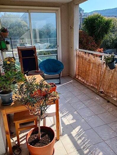 Appartement à louer - Marseille ème arrondissement - 3 pièces - 2 chambres