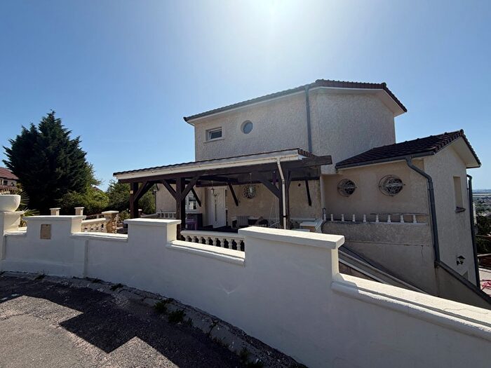 Maison 6 pièces à Le Creusot, Nord Est, à vendre