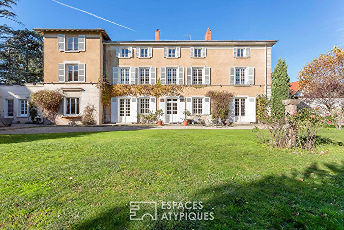 Maison à vendre - Saint-Genis-Laval, Centre-ville - 11 pièces - 9 chambres