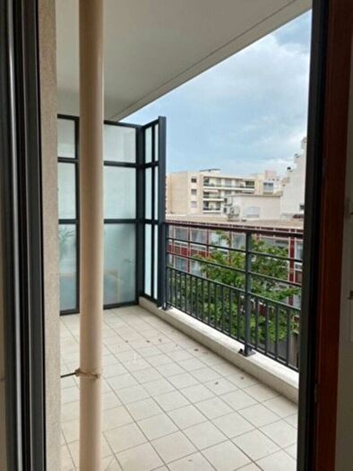 Appartement à louer - Saint Louis, Lyon ème arrondissement - 4 pièces - 3 chambres