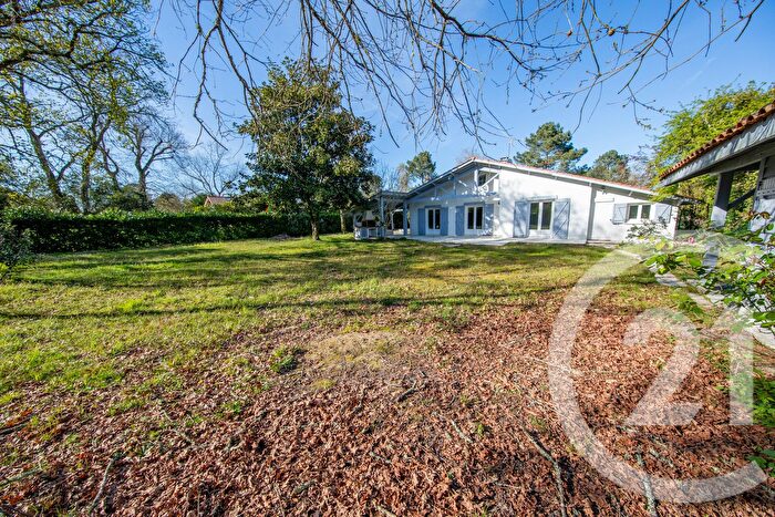 Saint-Aubin-de-Médoc : Maison 9 pièces à vendre