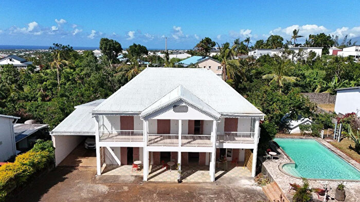 Maison à vendre - Sainte-Suzanne, Quartier Français, Sainte-Vivienne - 14 pièces - 12 chambres