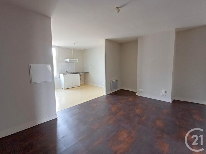 Appartement à louer - Châtellerault, Centre-ville - 4 pièces - 3 chambres