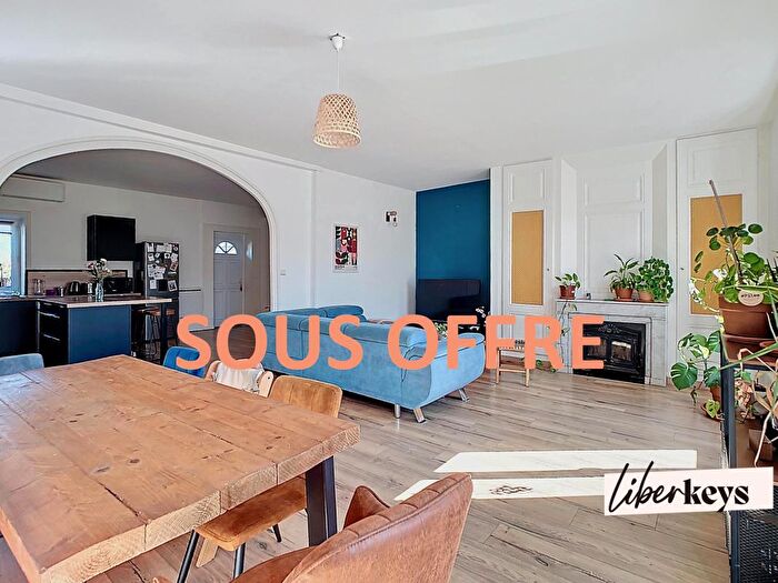 Appartement à vendre - Cailloux-sur-Fontaines - 4 pièces - 3 chambres