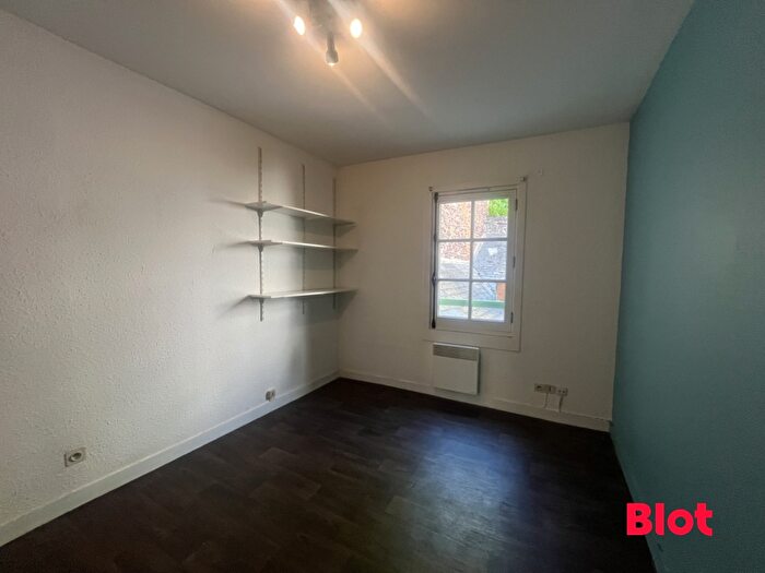 Appartement à louer - Quartiers Centre, Thabor, Oberthür - 1 pièce