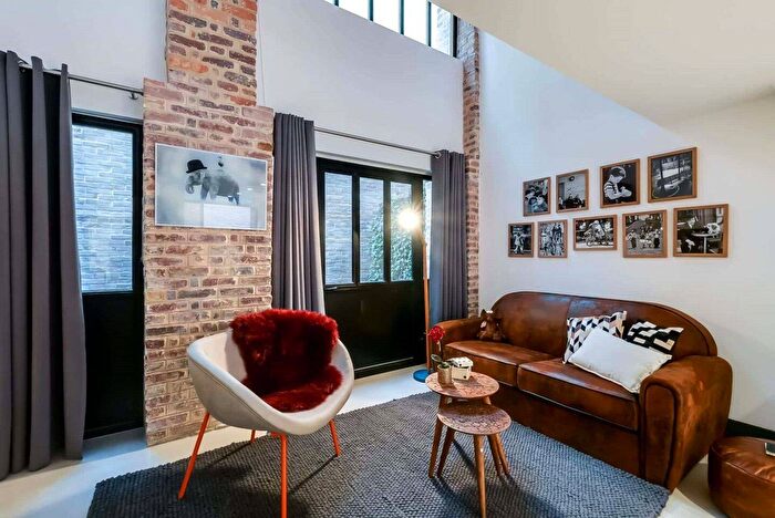 Appartement à louer - Montmartre, Paris ème arrondissement - 4 pièces - 2 chambres