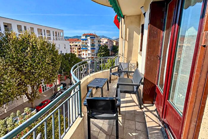 Nice, Saint-Roch : Appartement 4 pièces à louer