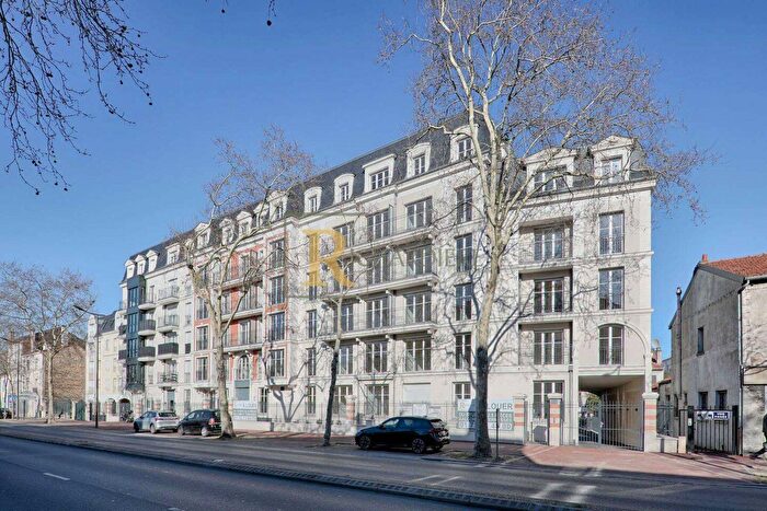 Appartement à louer - Rueil sur Seine-Plaine-Gare, Rueil-Malmaison - 4 pièces - 3 chambres