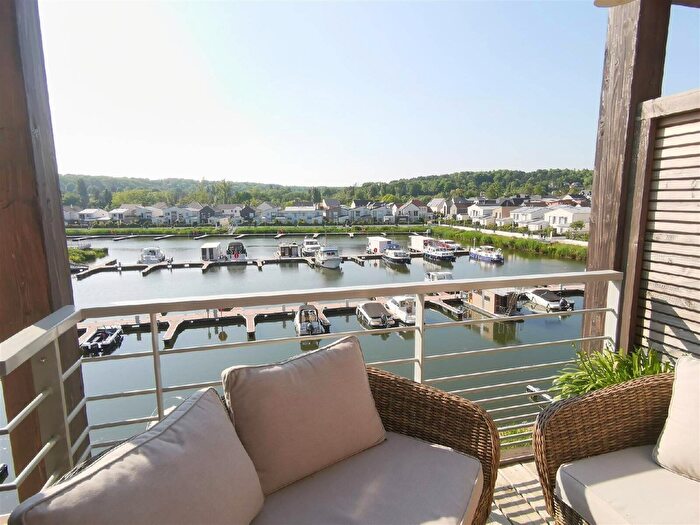 Appartement à louer - LIsle-Adam - 3 pièces - 2 chambres