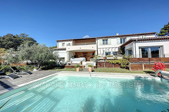 Maison à vendre - La Garde-Freinet - 13 pièces - 7 chambres