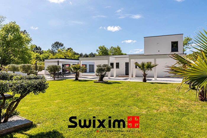 Maison à vendre - Lesparre-Médoc - 10 pièces - 8 chambres