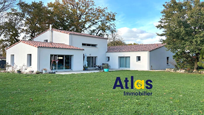 Maison à vendre - Vouillé - 8 pièces - 5 chambres