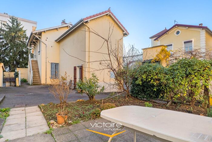 Maison à vendre - Lyon e , Monchat - 3 pièces - 2 chambres