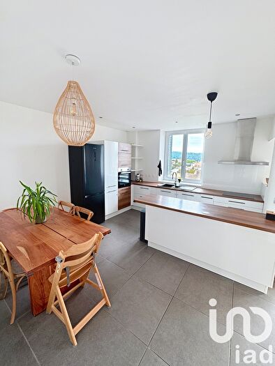 Appartement à vendre - Oyonnax, Centre-ville, Niermes, Geilles, Croix Rousse - 4 pièces - 3 chambres