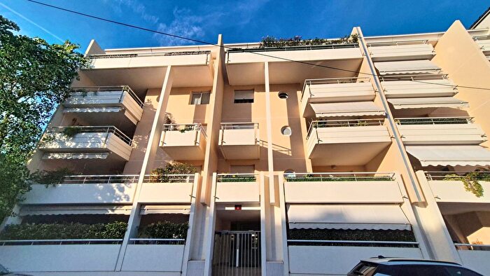 Appartement 1 pièce à Mandelieu-la-Napoule, Capitou, à louer