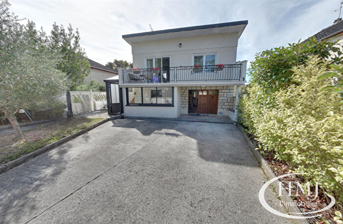Maison 4 pièces à Lisses, à vendre