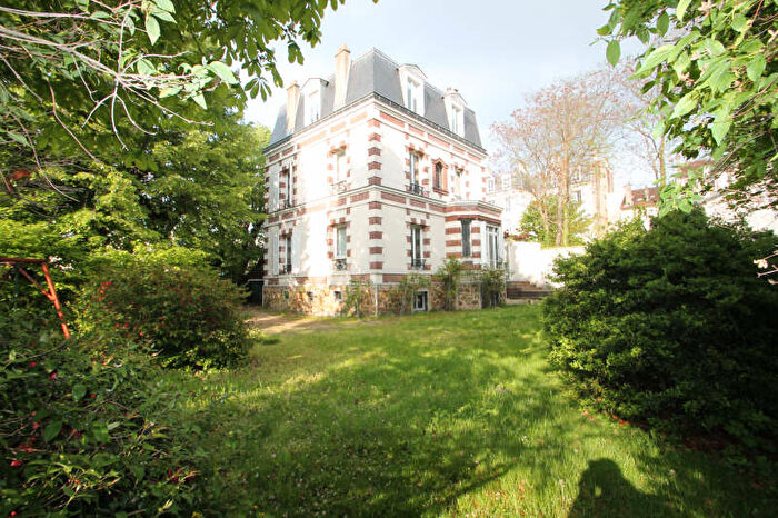 Nanterre, Centre-ville : Maison 8 pièces à vendre