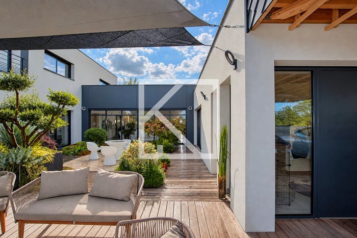 Maison 8 pièces à Gennes, à vendre