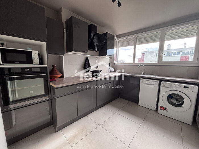 Appartement 4 pièces à Fleury-les-Aubrais, Centre-ville, Lamballe, à vendre