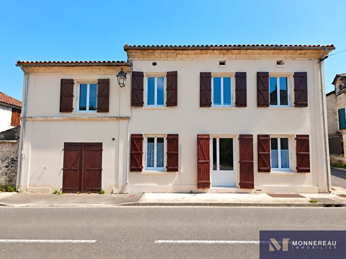Maison 2 pièces à vendre à La Rochebeaucourt-et-Argentine