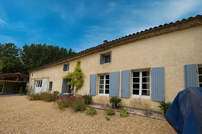 Maison à vendre - Beauvais-sur-Matha - 9 pièces - 5 chambres