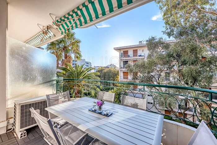 Appartement à vendre - Cannes, Pointe Croisette - 2 pièces - 1 chambre