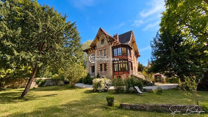 Lons-le-Saunier, Gare, Préfecture, Salines : Appartement 5 pièces à vendre