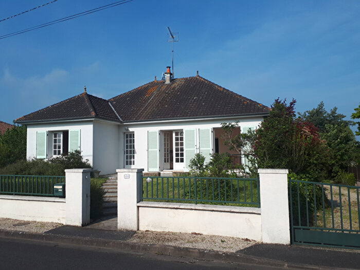 Maison à vendre - Les Ormes - 7 pièces - 6 chambres