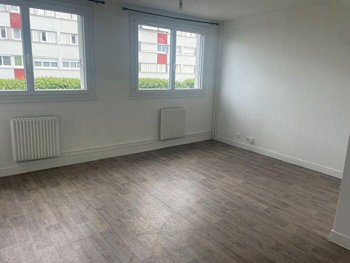 Appartement 4 pièces à Fleury-les-Aubrais, Centre-ville, Lamballe, à vendre