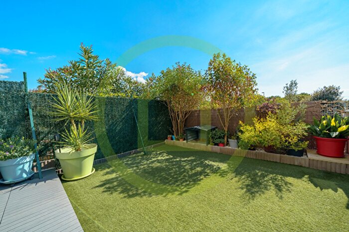 Appartement à vendre - Marseille e , Saint-Jean-du-Désert - 2 pièces - 1 chambre