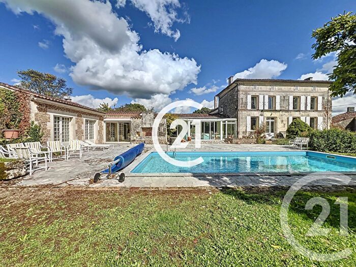 Maison à vendre - Cherves-Richemont - 8 pièces - 6 chambres