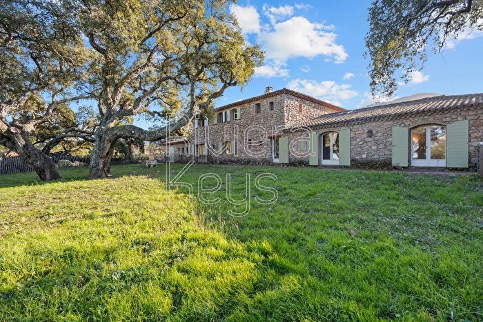Maison à vendre - Roquebrune-sur-Argens, Golf - 10 pièces - 9 chambres