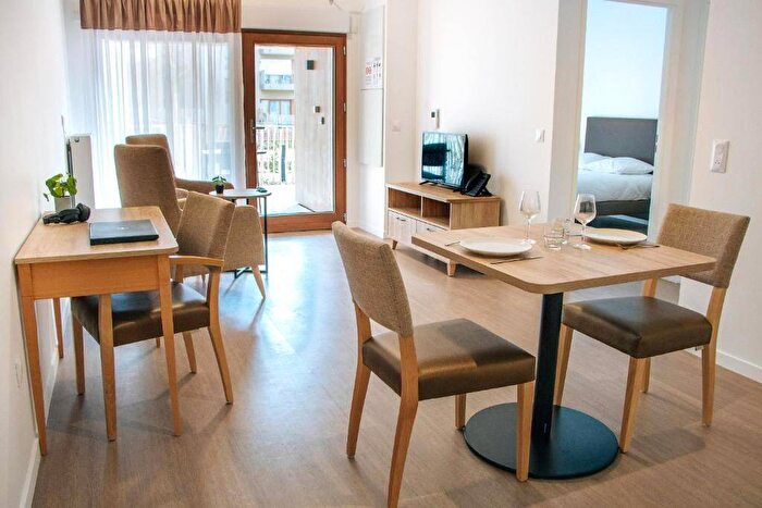 Appartement à louer - Carrières-sous-Poissy - 2 pièces - 1 chambre