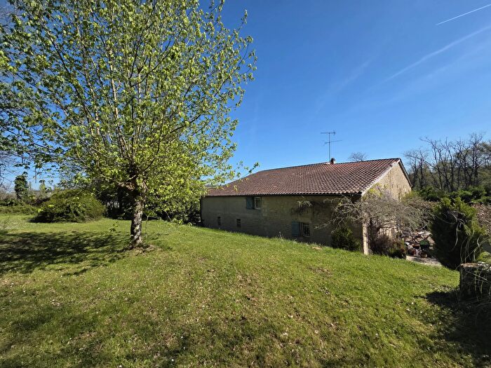 Maison à vendre - Saint-Vivien-de-Monségur - 6 pièces - 3 chambres
