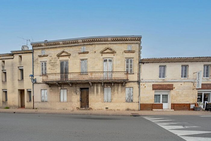 Maison à vendre - Saint-Médard-de-Guizières - 8 pièces