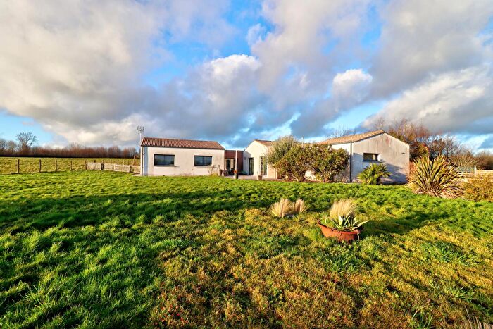 Maison à vendre - La Chapelle-Bâton - 5 pièces - 3 chambres