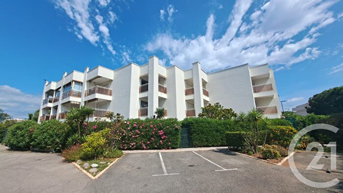 Appartement à louer - Villeneuve-Loubet, Plage - 1 pièce - 1 chambre
