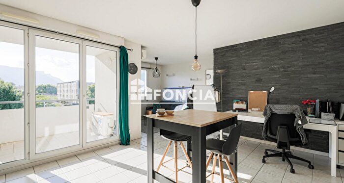 Appartement 2 pièces à Saint-Martin-d'Hères, Centre-ville, à vendre